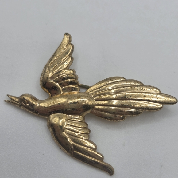 Vintage Gold Tone Brooch Pin | Jewelry | Vintage Shiny Gold Flying Bird ...